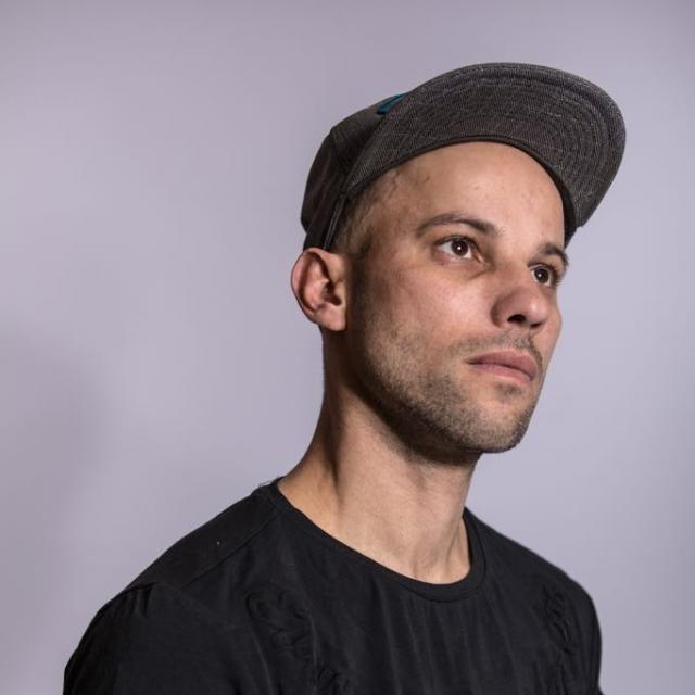 happy new year countdown 2025 (Etienne Muka) by Etienne Mu-Ka on Djpod - podcast hosting